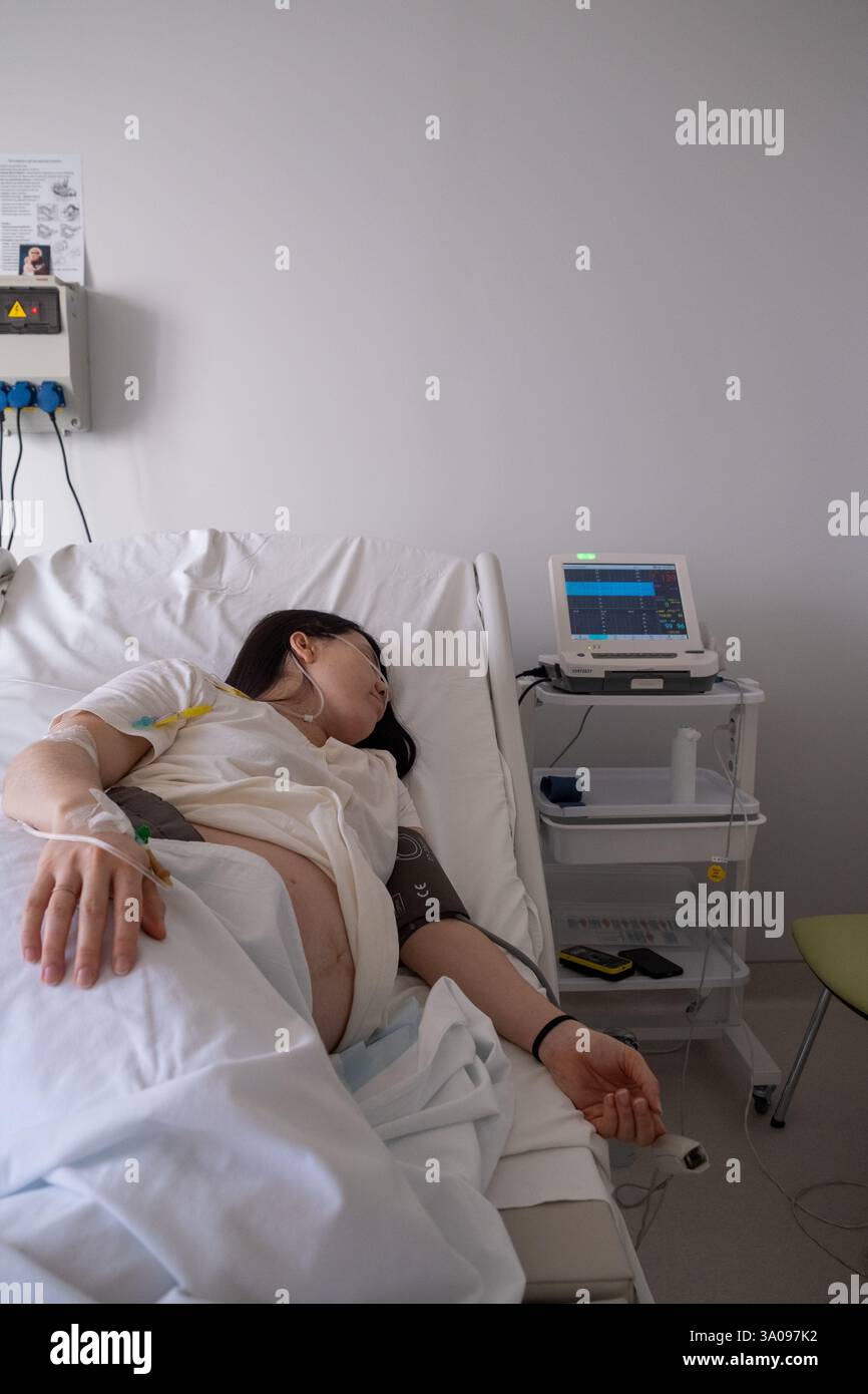 Pregnant Woman in Hospital with Fetal Monitor Stock Photo - Alamy