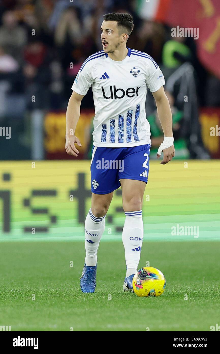 Como’s German defender Marc-Oliver Kempf controls the ball during the ...