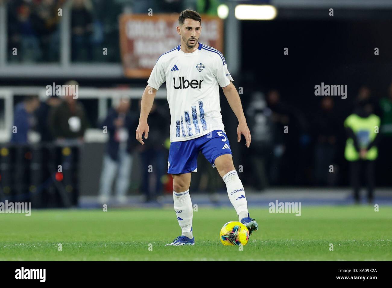 Como’s Italian defender Edoardo Goldaniga controls the ball during the ...