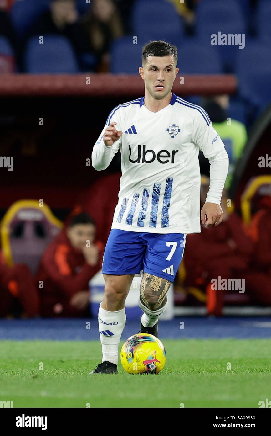 Como’s Brazilian forward Gabriel Strefezza controls the ball during the Serie A football match ...