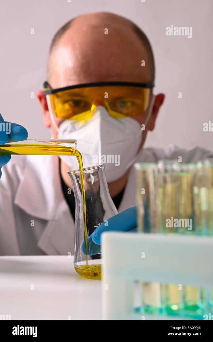 Pouring liquid beaker scientist data hi-res stock photography and ...