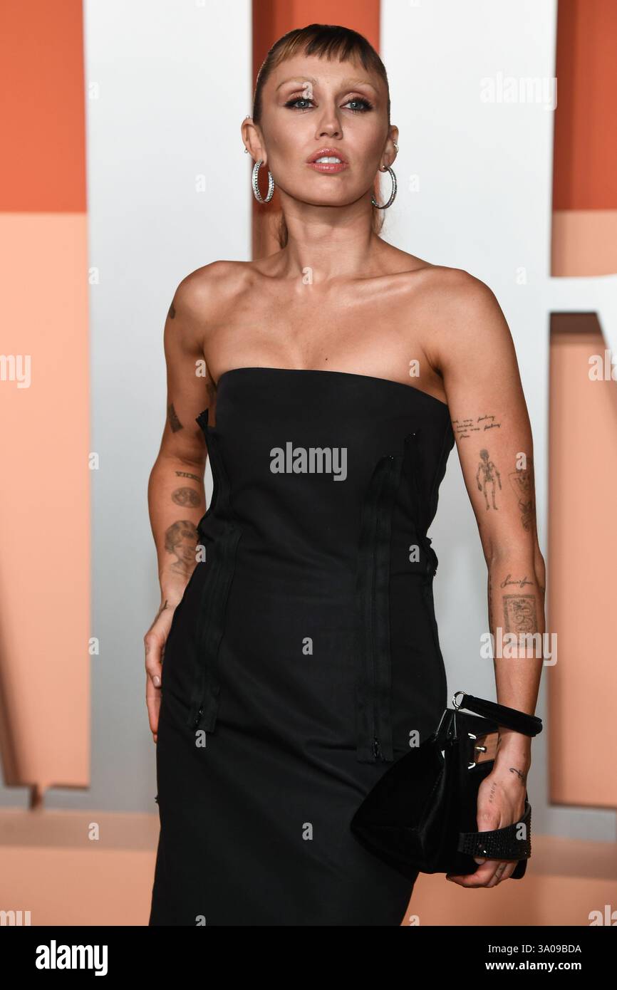 USA. 02nd Mar, 2025. Miley Cyrus walking on the red carpet at the 2025 ...