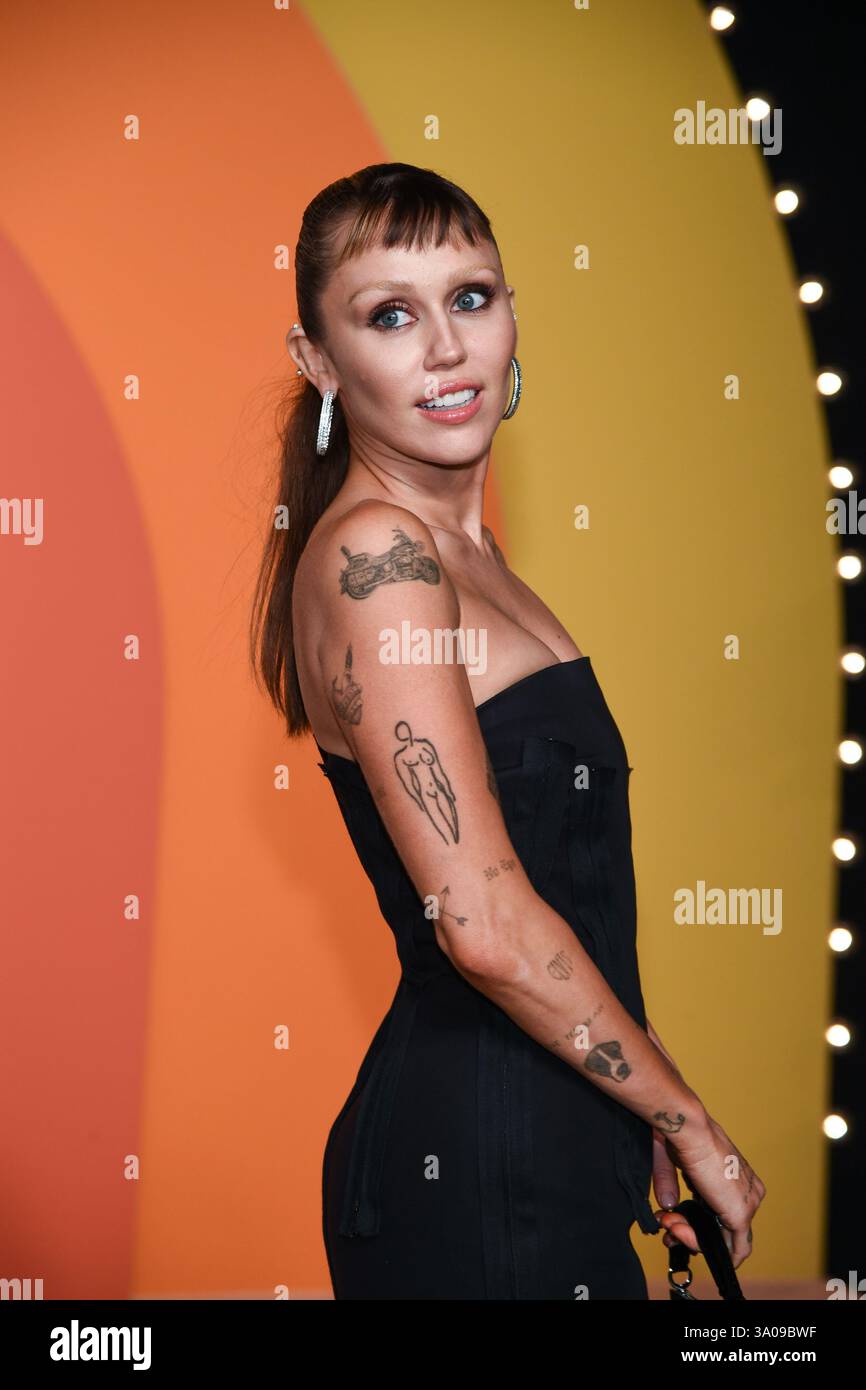 USA. 02nd Mar, 2025. Miley Cyrus walking on the red carpet at the 2025 ...