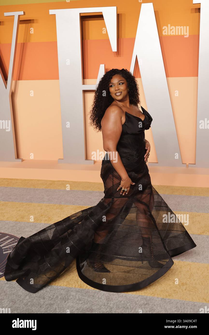 Lizzo attends the 2025 Vanity Fair Oscar Party at Wallis Annenberg ...