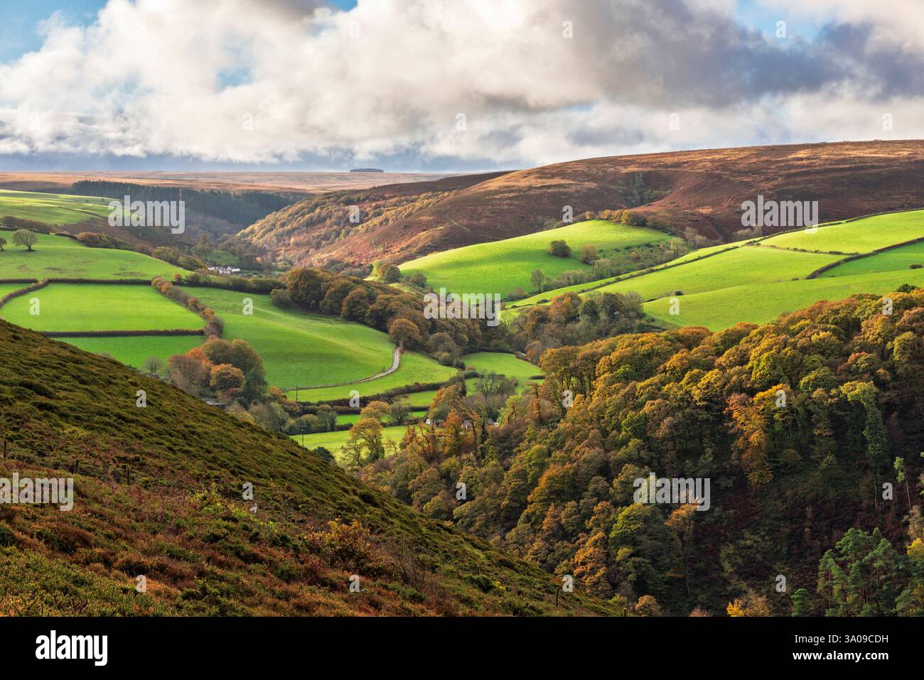 The Doone Valley and Malmsead Hill from County Gate or Cosgates Feet on ...
