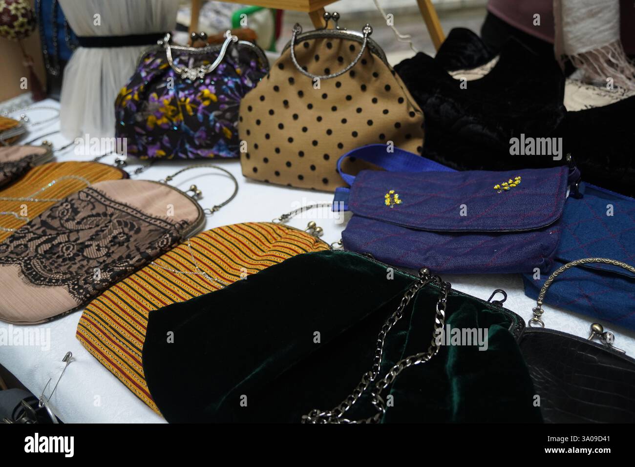 Handmade purse bags. Craft fair Stock Photo - Alamy
