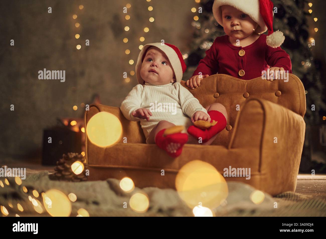 Little kids in santa hats hi-res stock photography and images - Alamy