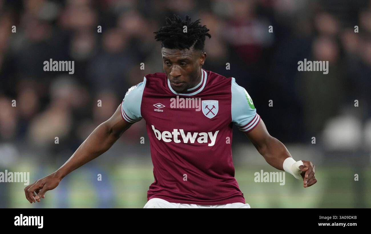 West Ham's Mohammed Kudus runs with the ball during the English Premier ...