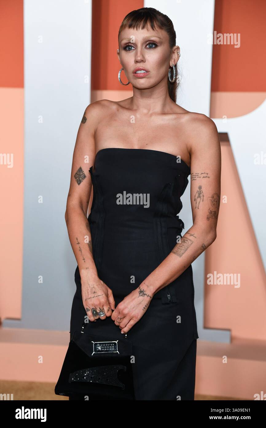 USA. 02nd Mar, 2025. Miley Cyrus walking on the red carpet at the 2025 ...