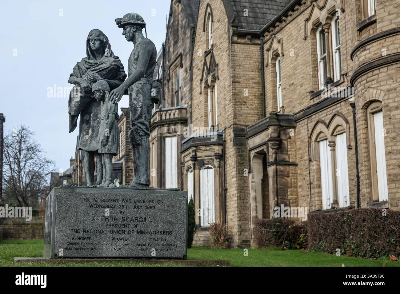 A statue of a miner and his family was unveiled by former NUM leader ...