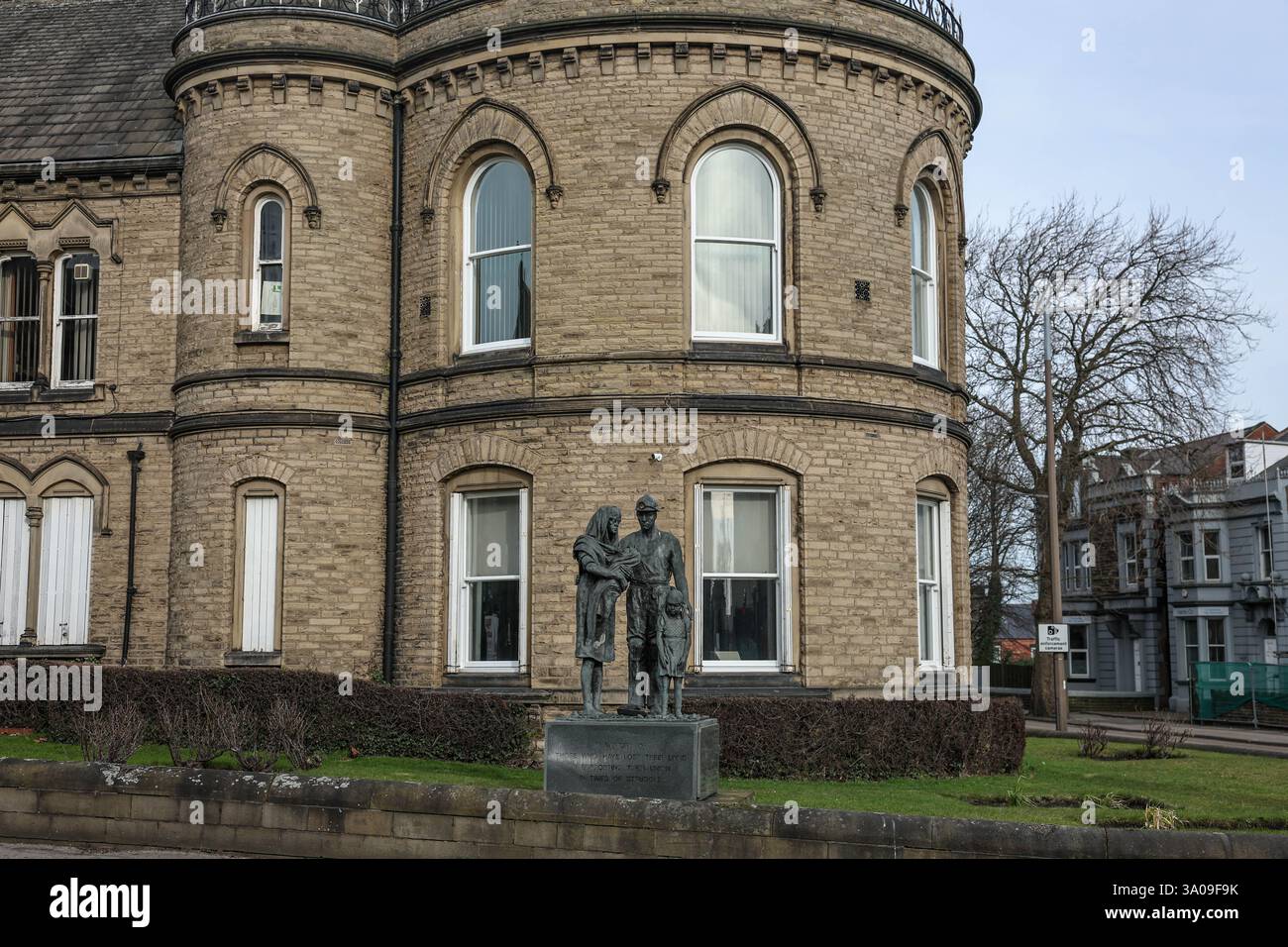 A statue of a miner and his family was unveiled by former NUM leader ...