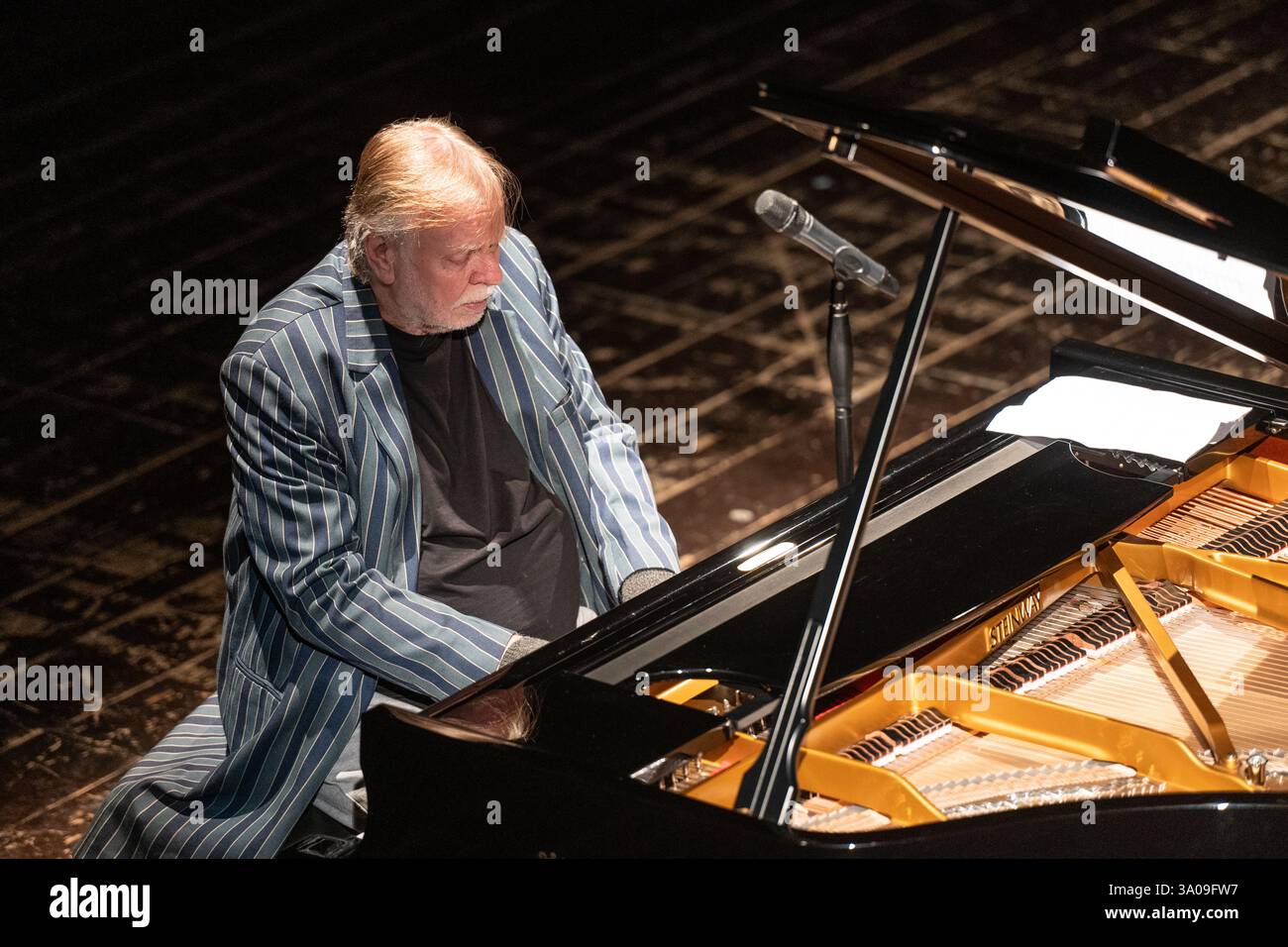 February 28, 2025: Yes' keyboard player Rick Wakeman plays a concert in ...