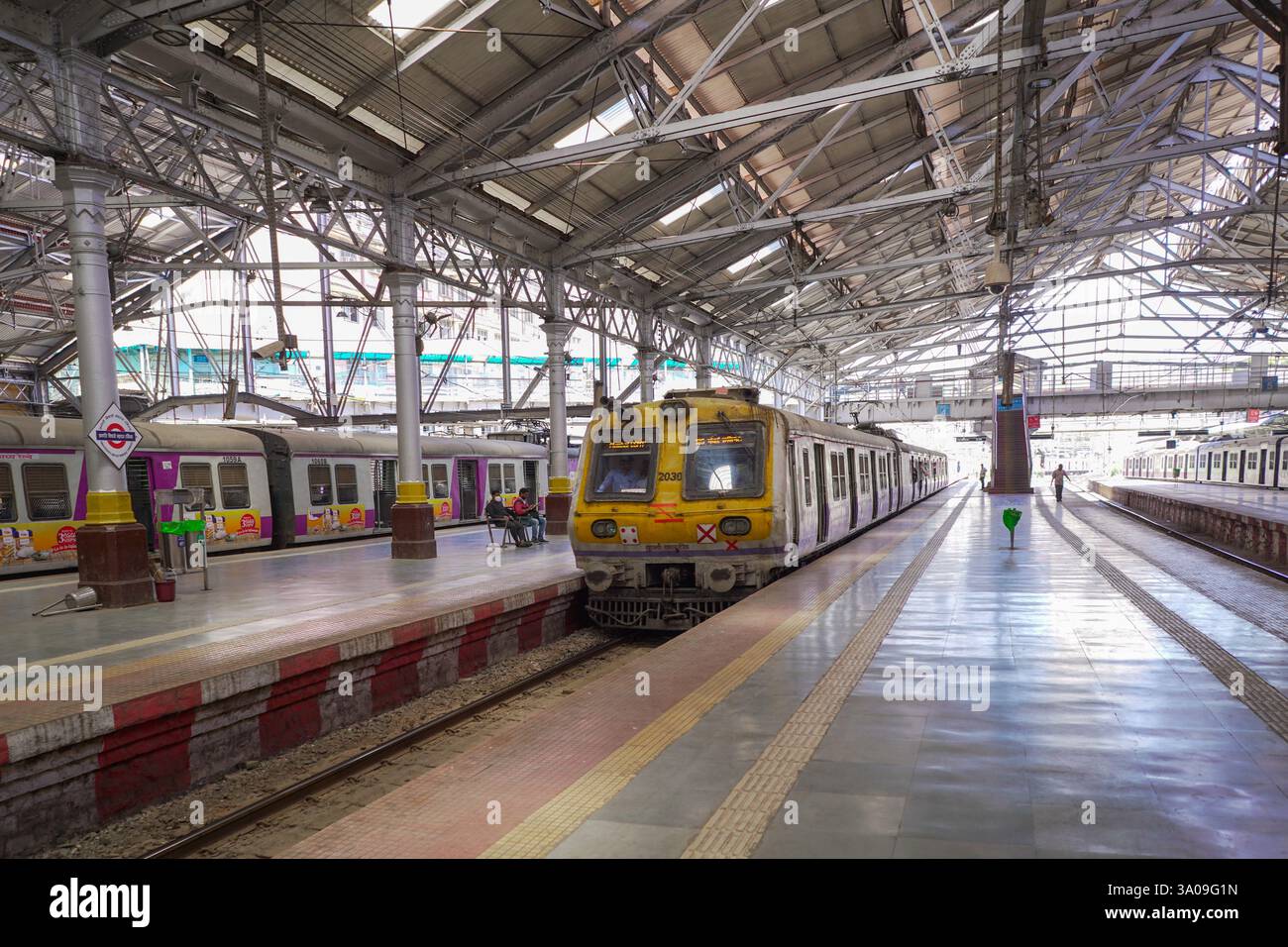 Chhatrapati Shivaji Maharaj Terminus (CSMT), Lock down In Mumbai. Empty ...