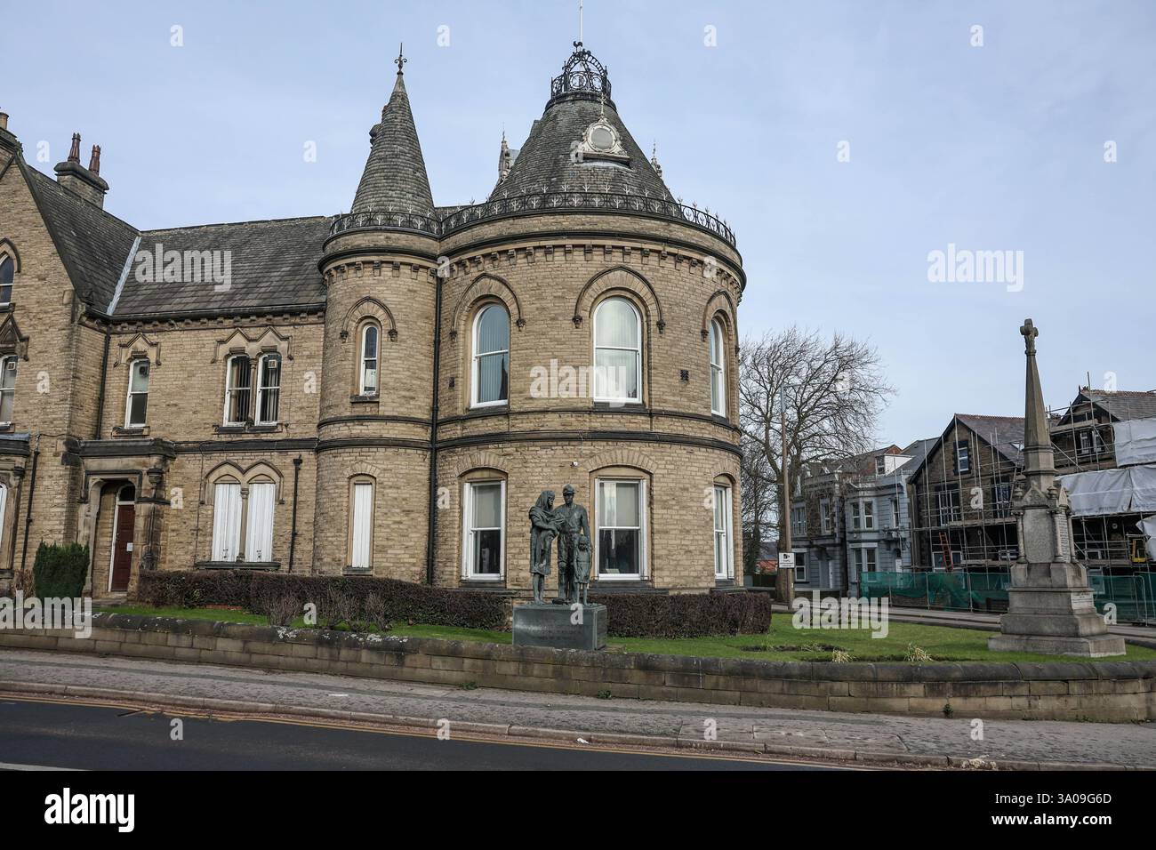 A statue of a miner and his family was unveiled by former NUM leader ...