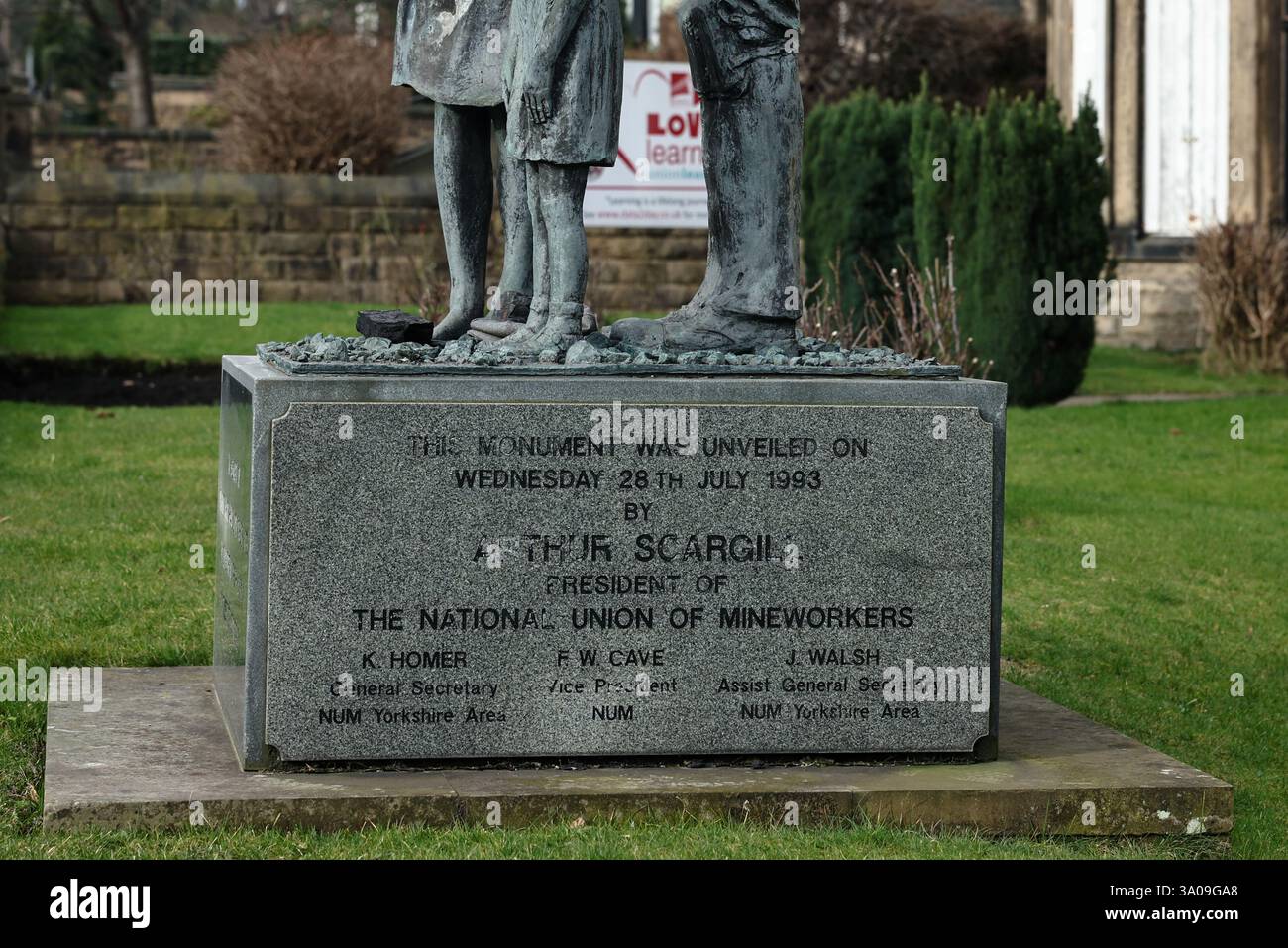 A statue of a miner and his family was unveiled by former NUM leader ...
