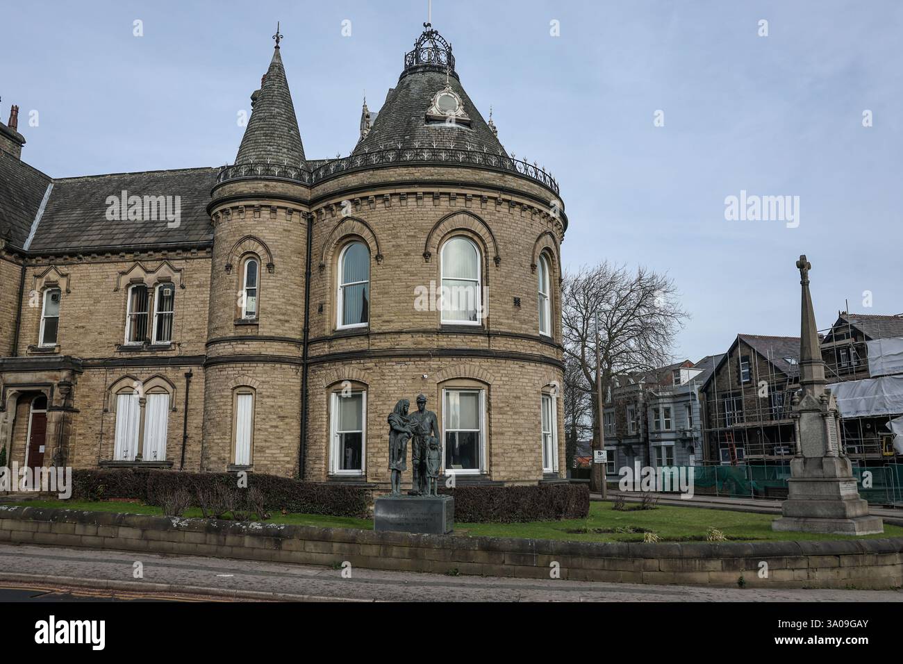 A statue of a miner and his family was unveiled by former NUM leader ...