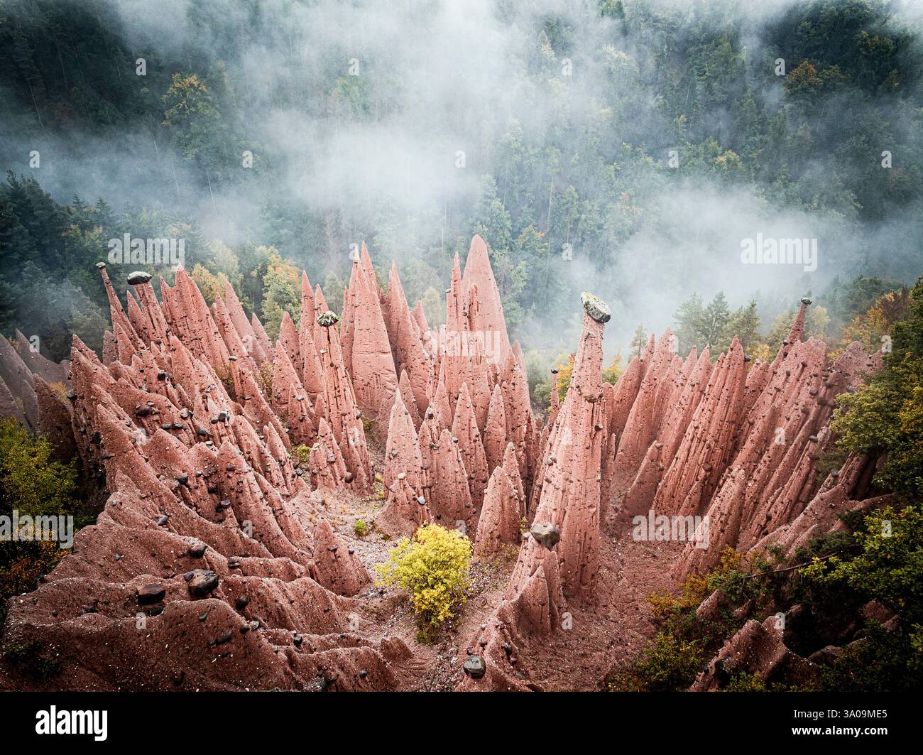 Spiked pinnacle hi-res stock photography and images - Alamy