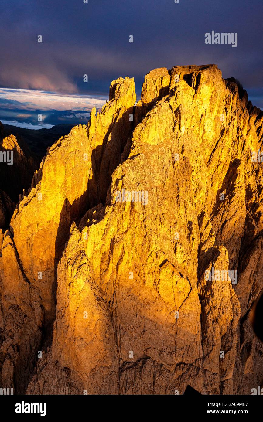 Sassolungo langkofel mountain val hi-res stock photography and images ...