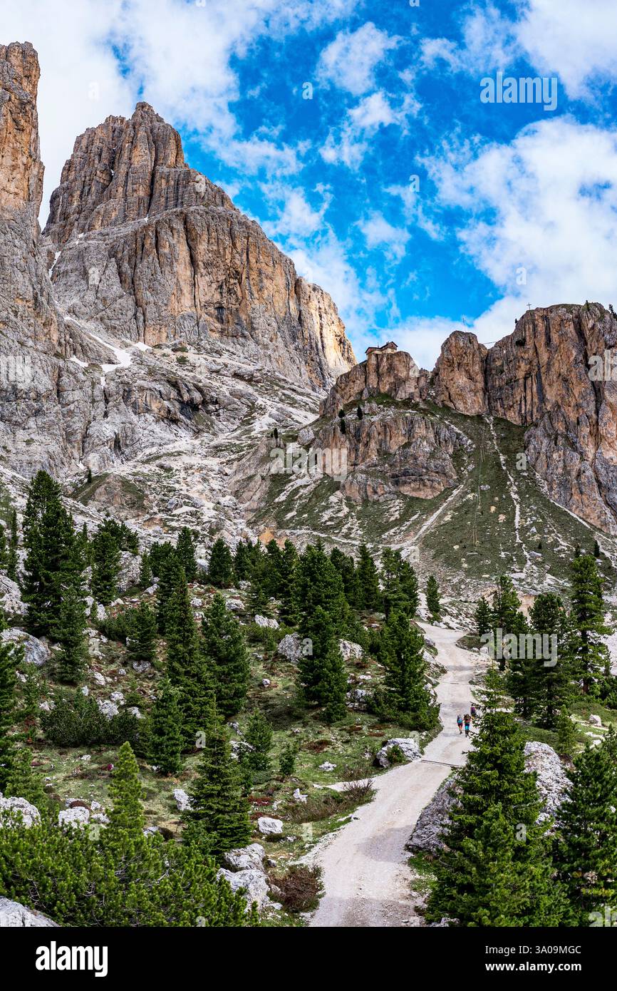 Hikers on path at feet of Vajolet Towers, Dolomites Stock Photo - Alamy