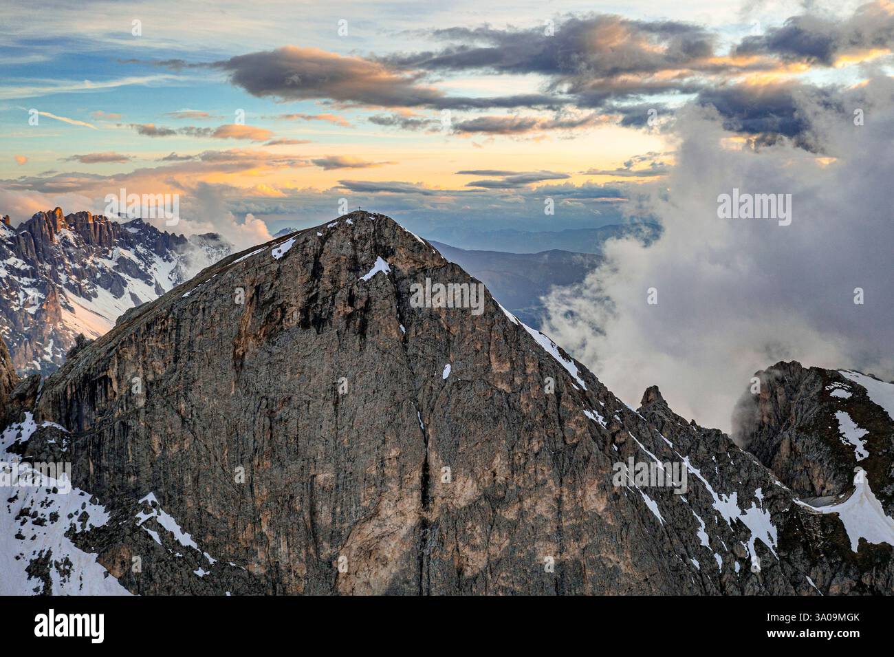 Moody sky over mountain range hi-res stock photography and images - Alamy