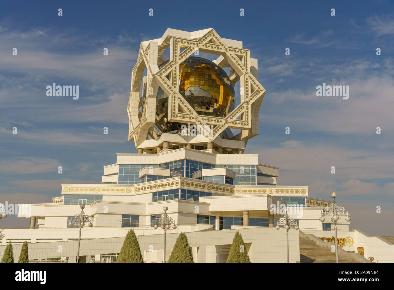 A large building with a gold dome on top Stock Photo - Alamy
