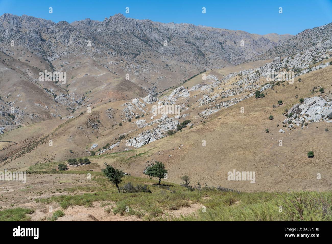 Foreground hilly terrain hi-res stock photography and images - Alamy
