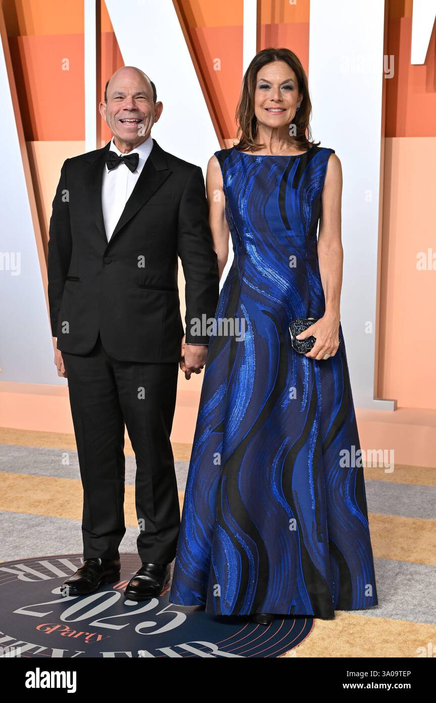 Steven Newhouse and Gina Sanders arriving at the Vanity Fair Oscar ...
