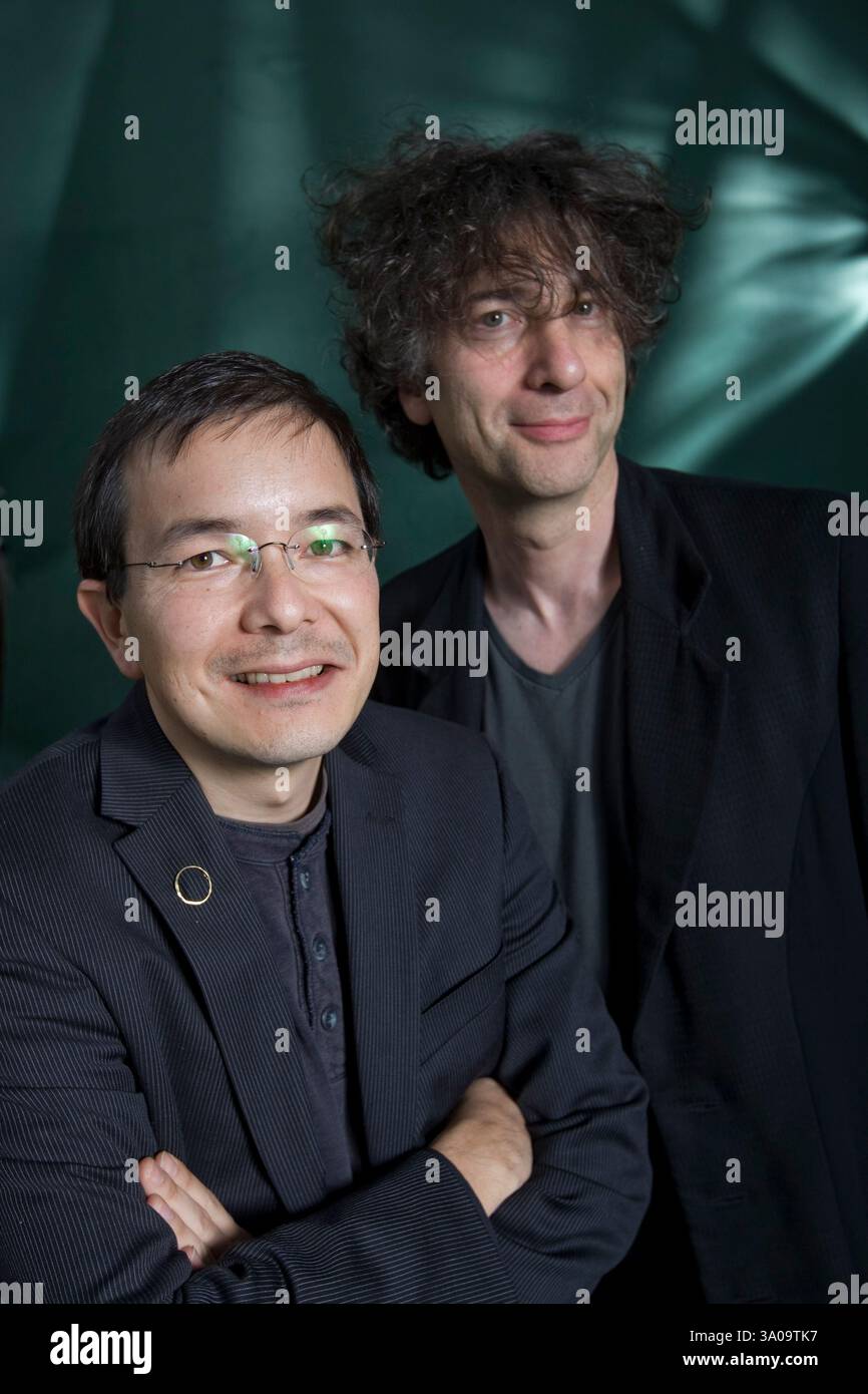 Australian illustrator and Oscar-winning film-maker Shaun Tan (left ...