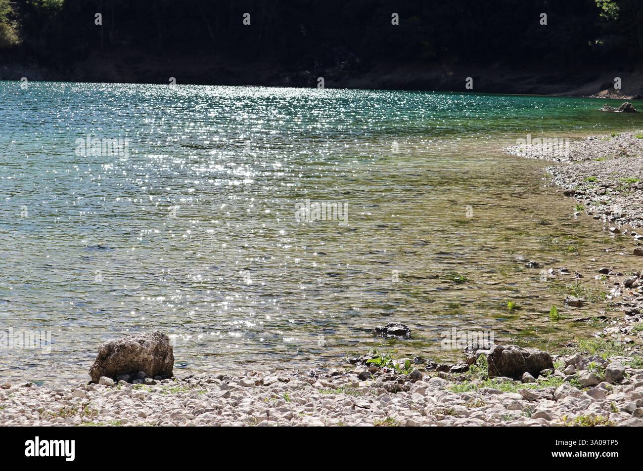 Villalago - Lago di San Domenico dalla riva Stock Photo - Alamy