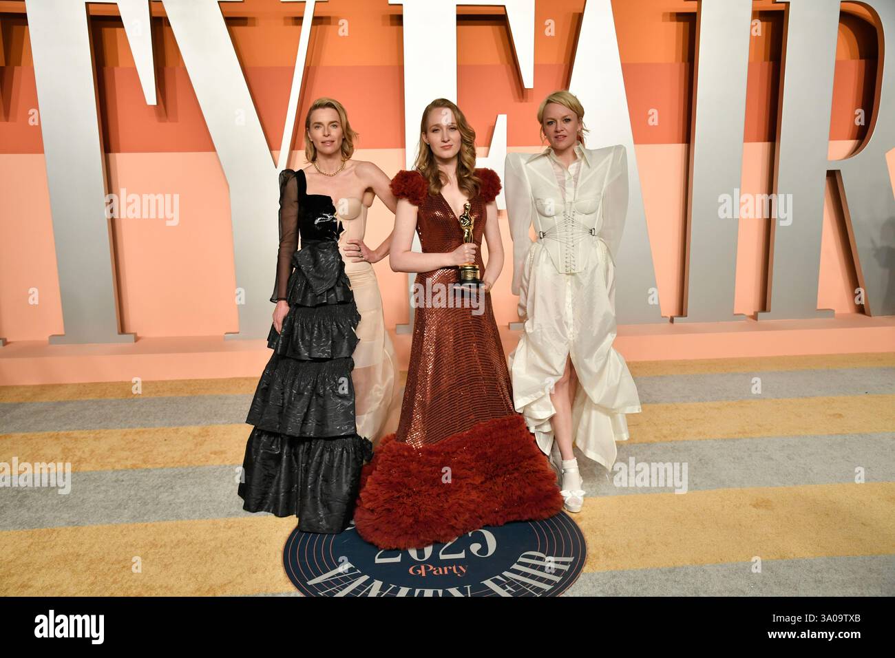 Victoria Warmerdam, center, arrives at the Vanity Fair Oscar Party on ...