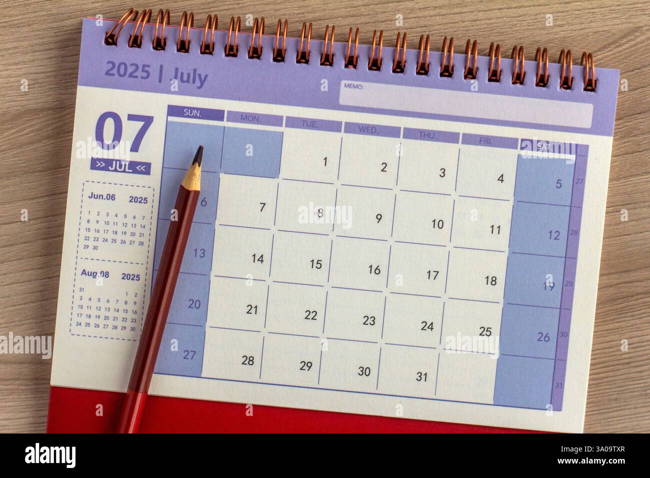 2025 july english calendar hi-res stock photography and images - Alamy