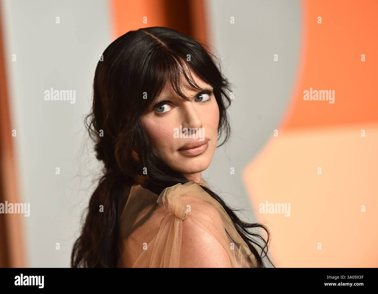 Beverly Hills, USA. 02nd Mar, 2025. Julia Fox arriving at the Vanity Fair Oscar Party held at ...