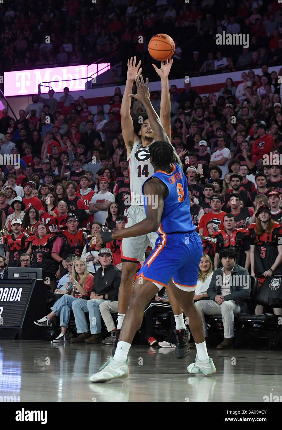 ATHENS, GA - FEBRUARY 25: Georgia Bulldogs forward Asa Newell (14 ...
