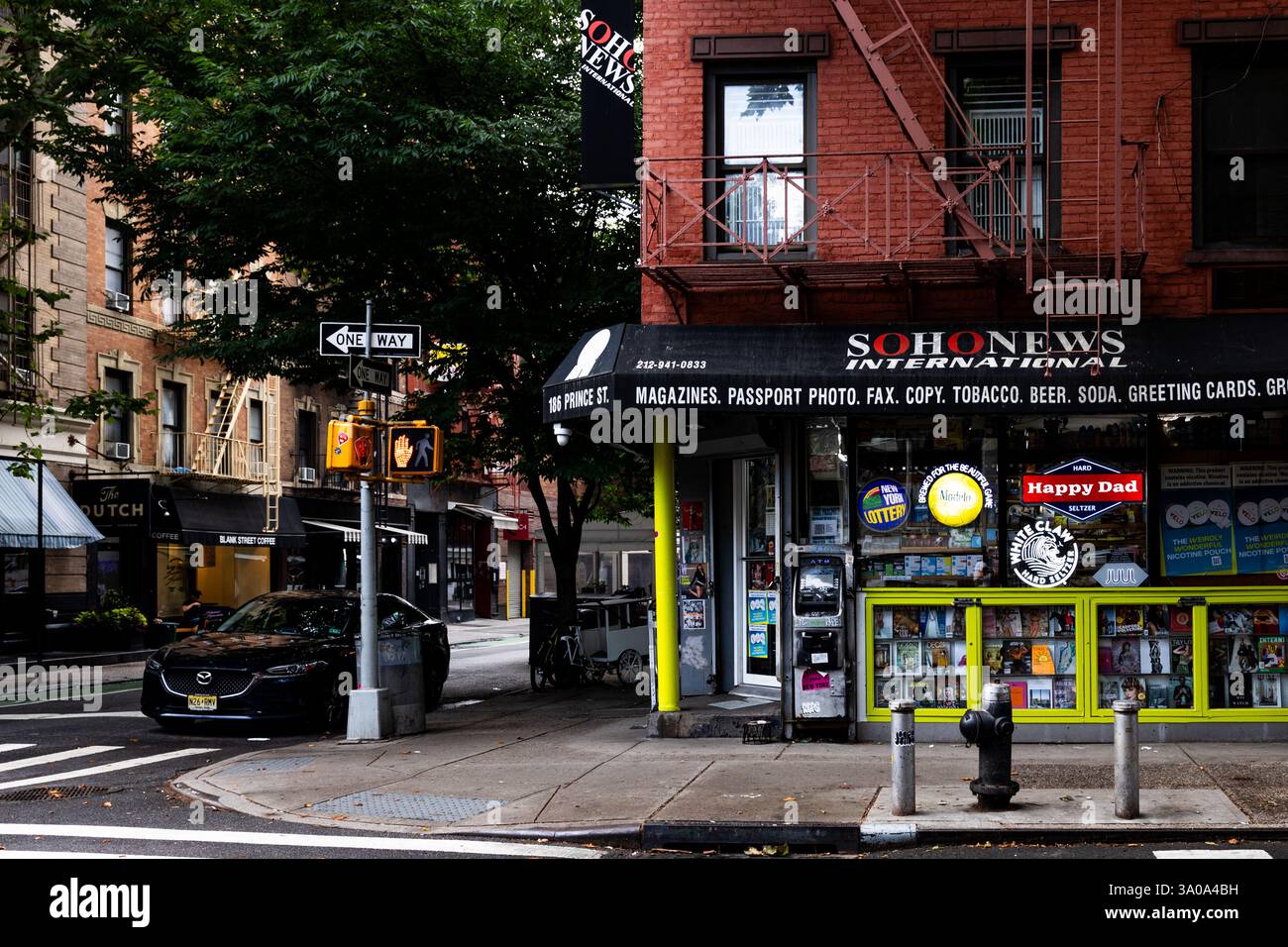 Street view of a corner in Soho, Manhattan, New York Stock Photo - Alamy