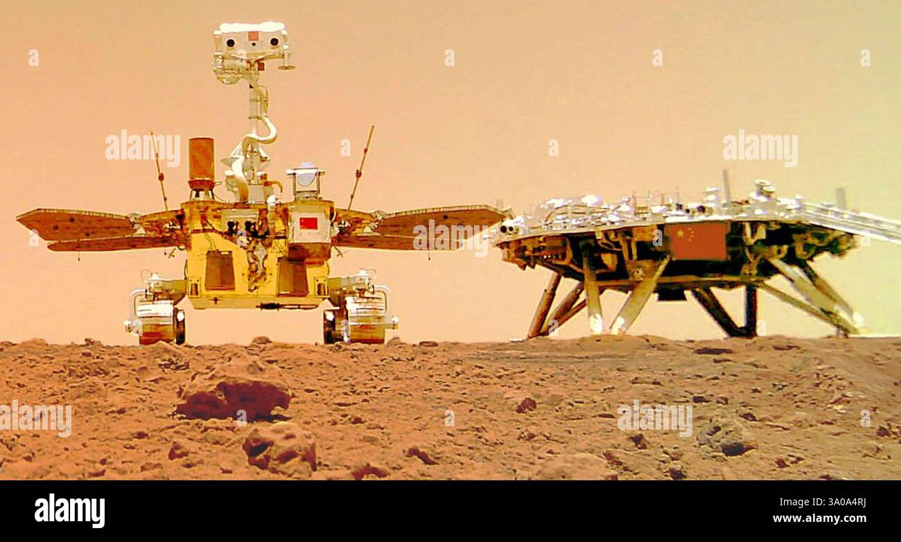 Chinese news service hi-res stock photography and images - Alamy