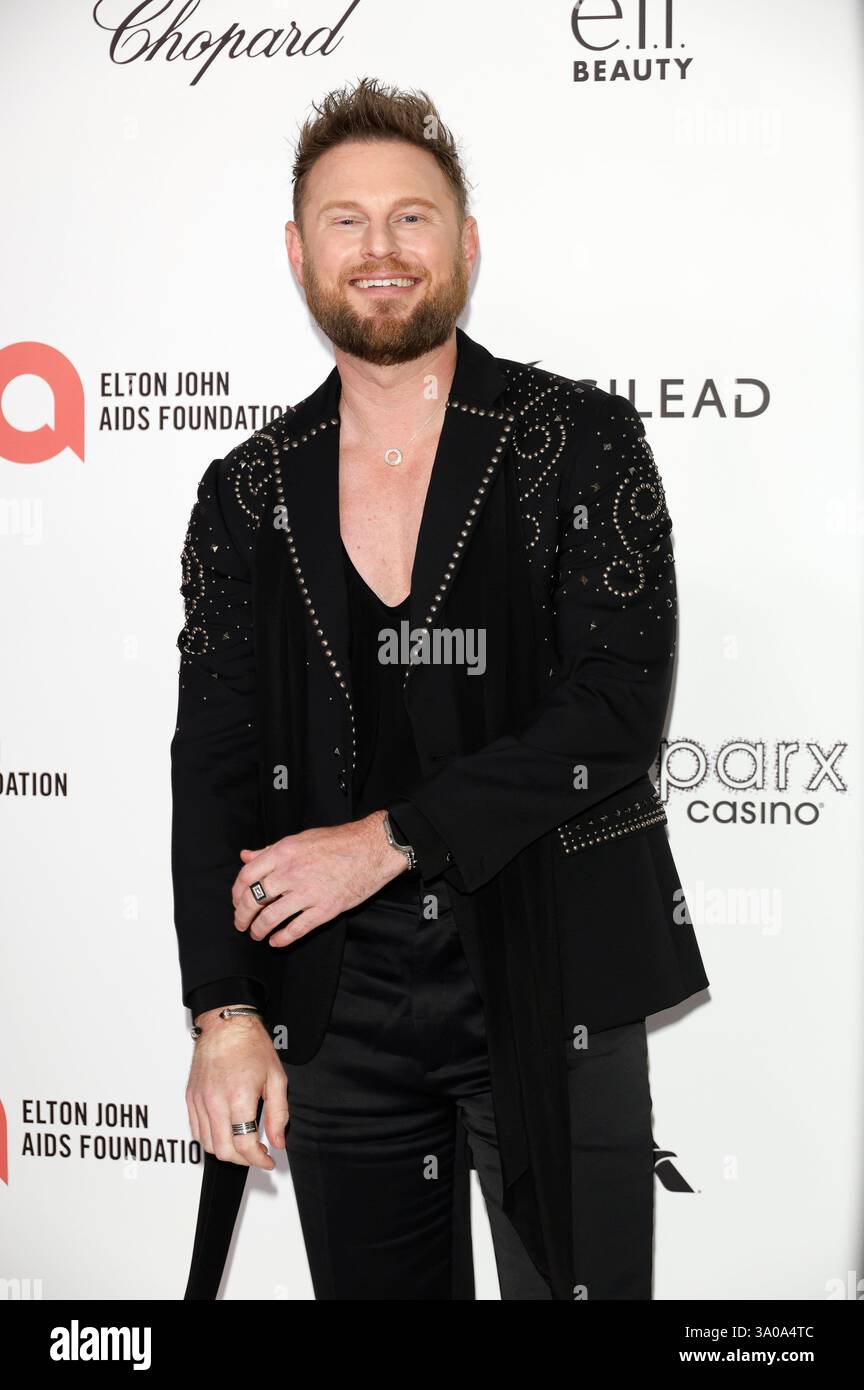 Bobby Berk bei der 33. Elton John AIDS Foundation's Academy Awards ...