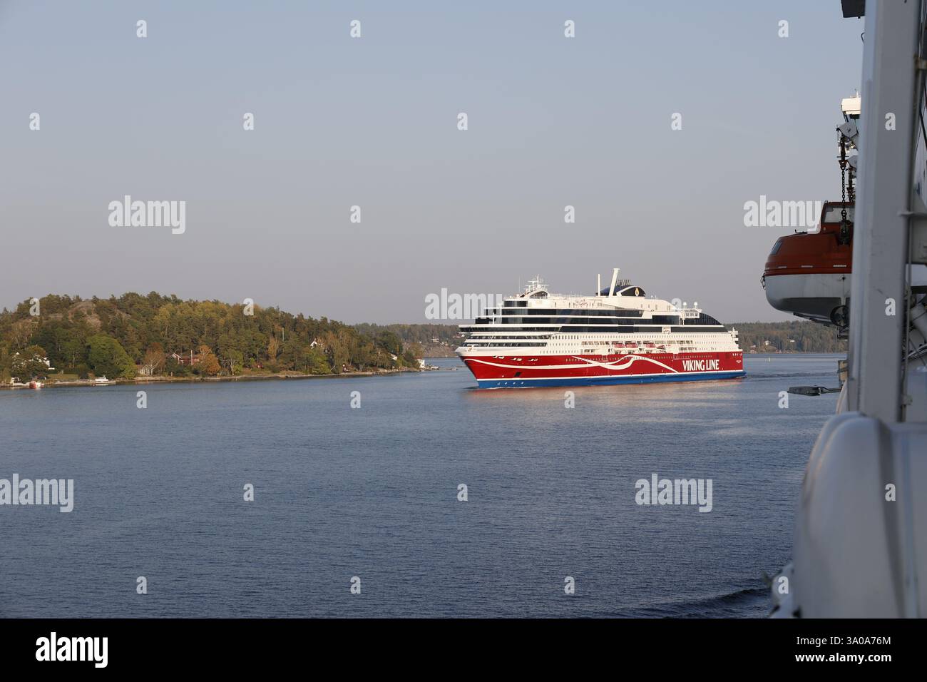 Ferry sea passing islands hi-res stock photography and images - Alamy