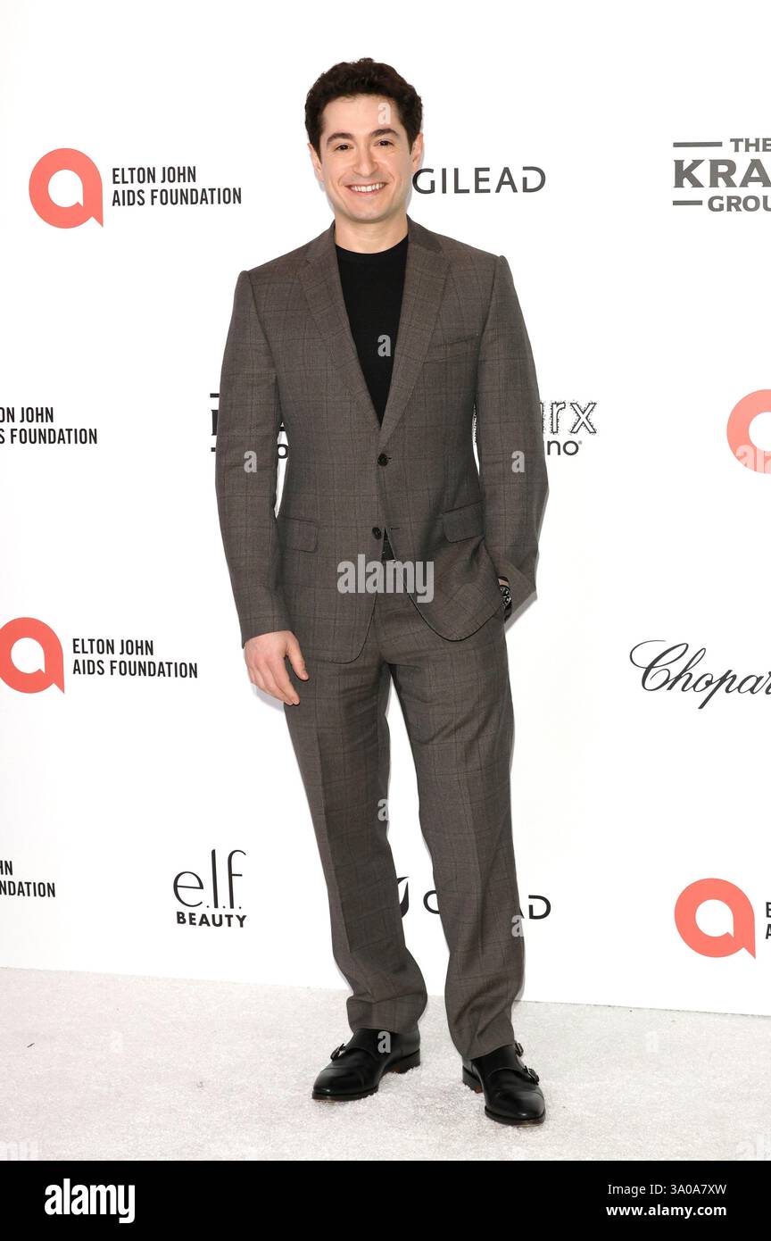 Jason Fuchs bei der 33. Elton John AIDS Foundation's Academy Awards ...