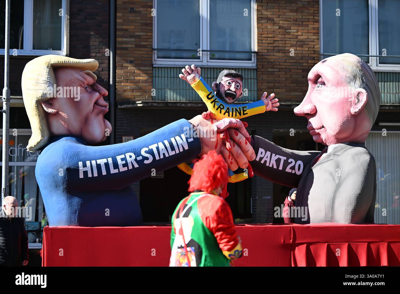 Duesseldorf, Germany. 03rd Mar, 2025. The themed float with a Trump ...