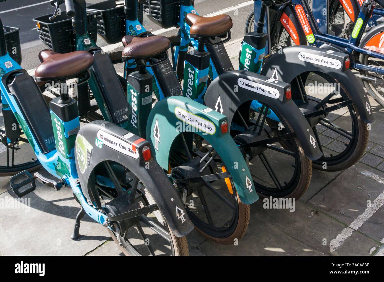 E bikes uk forest hi-res stock photography and images - Alamy