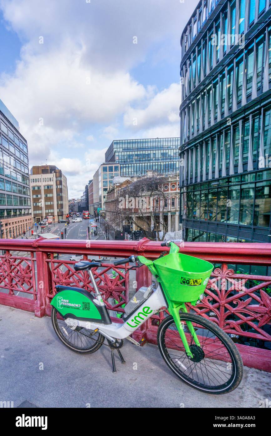 A Lime bike parked on Holborn Viaduct in central London Stock Photo - Alamy
