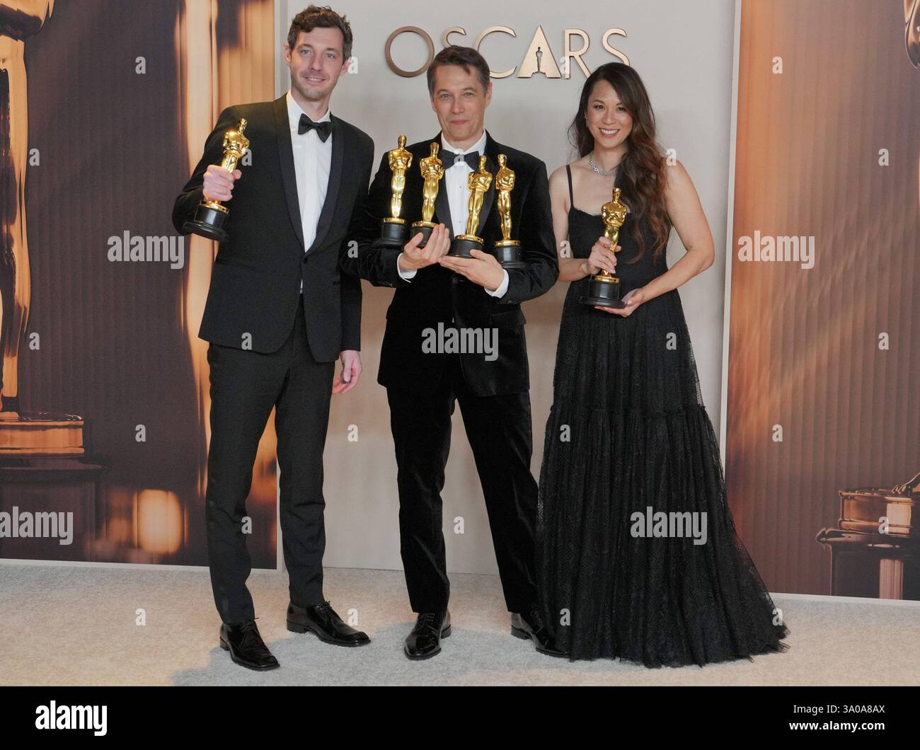 Los Angeles, USA. 02nd Mar, 2025. (L-R) Alex Coco, Sean Baker, and Samantha Quan, winners of the ...