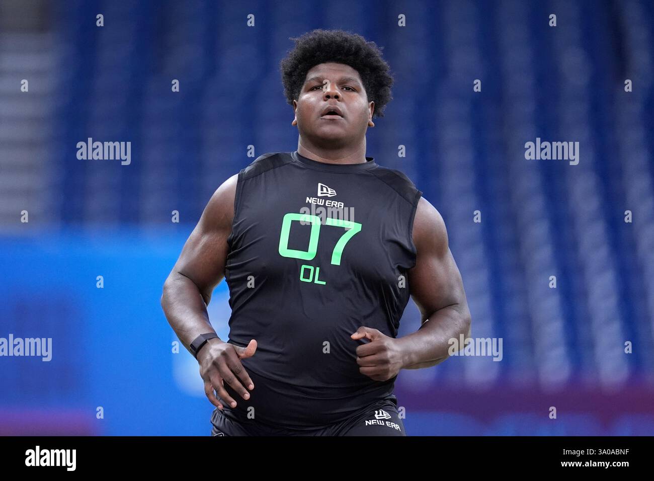 Oregon offensive lineman Josh Conerly Jr. runs the 40-yard dash at the ...