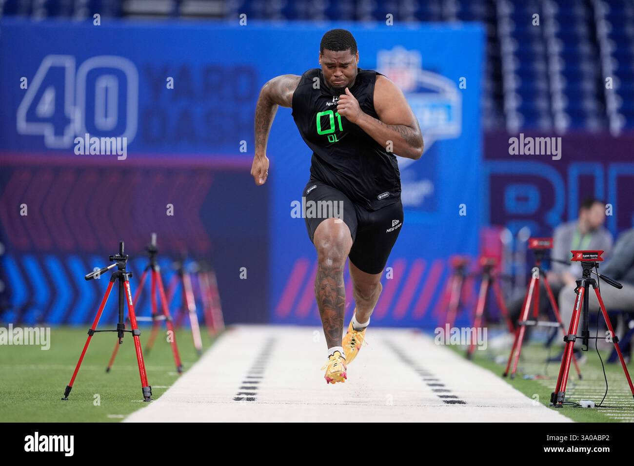Texas offensive lineman Kelvin Banks Jr. runs the 40-yard dash at the ...