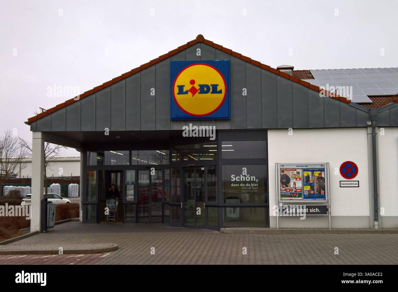 Filiale von Discounter Lidl. Unter dem Namen Lidl werden insgesamt über ...