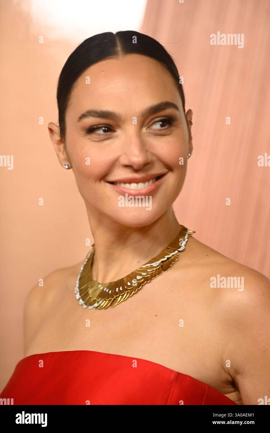 Hollywood, Ca. 2nd Mar, 2025. Gal Gadot at the 97th Academy Awards on ...