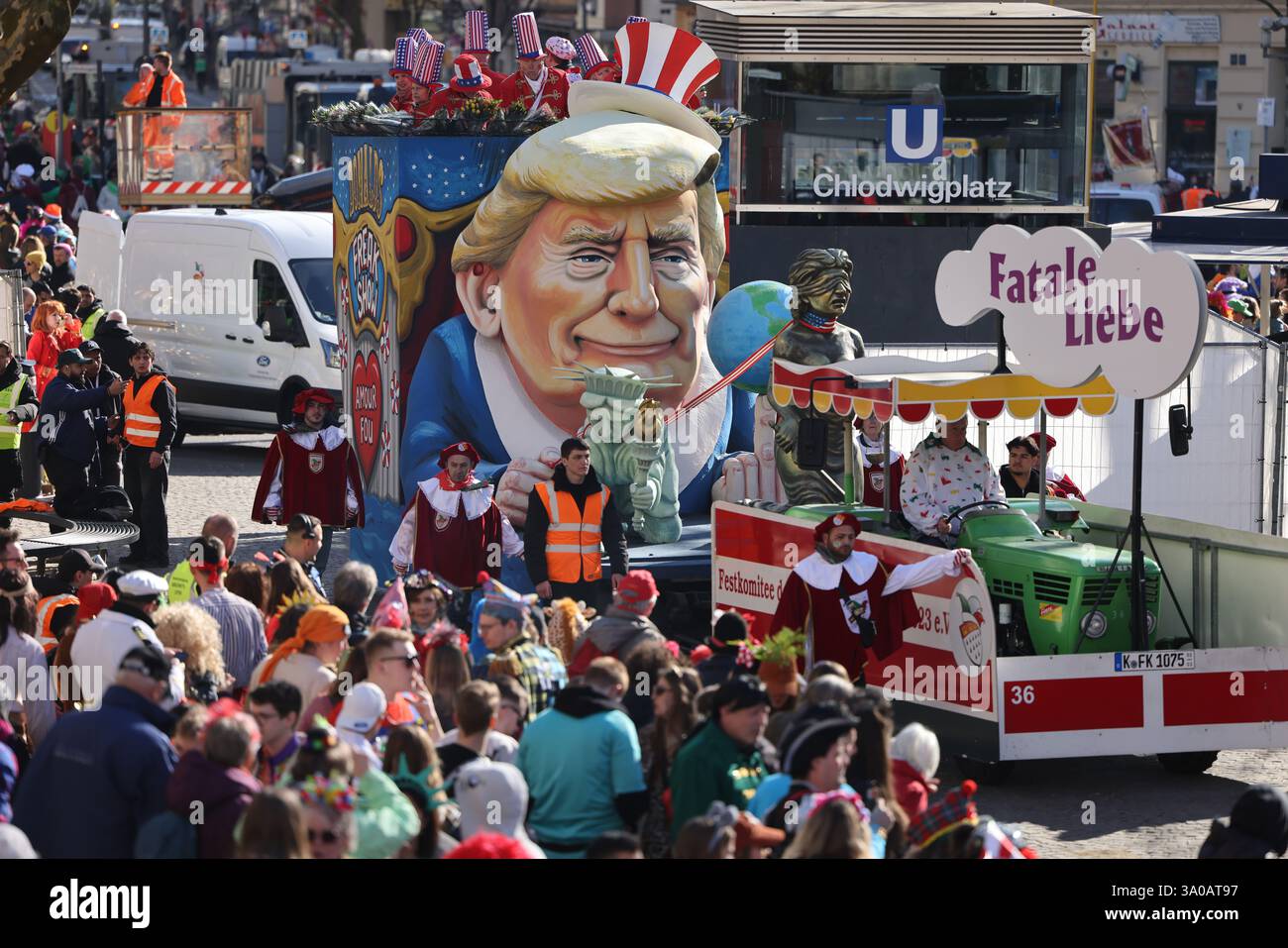 03 March 2025, North Rhine-Westphalia, Cologne: A Trump-themed float ...
