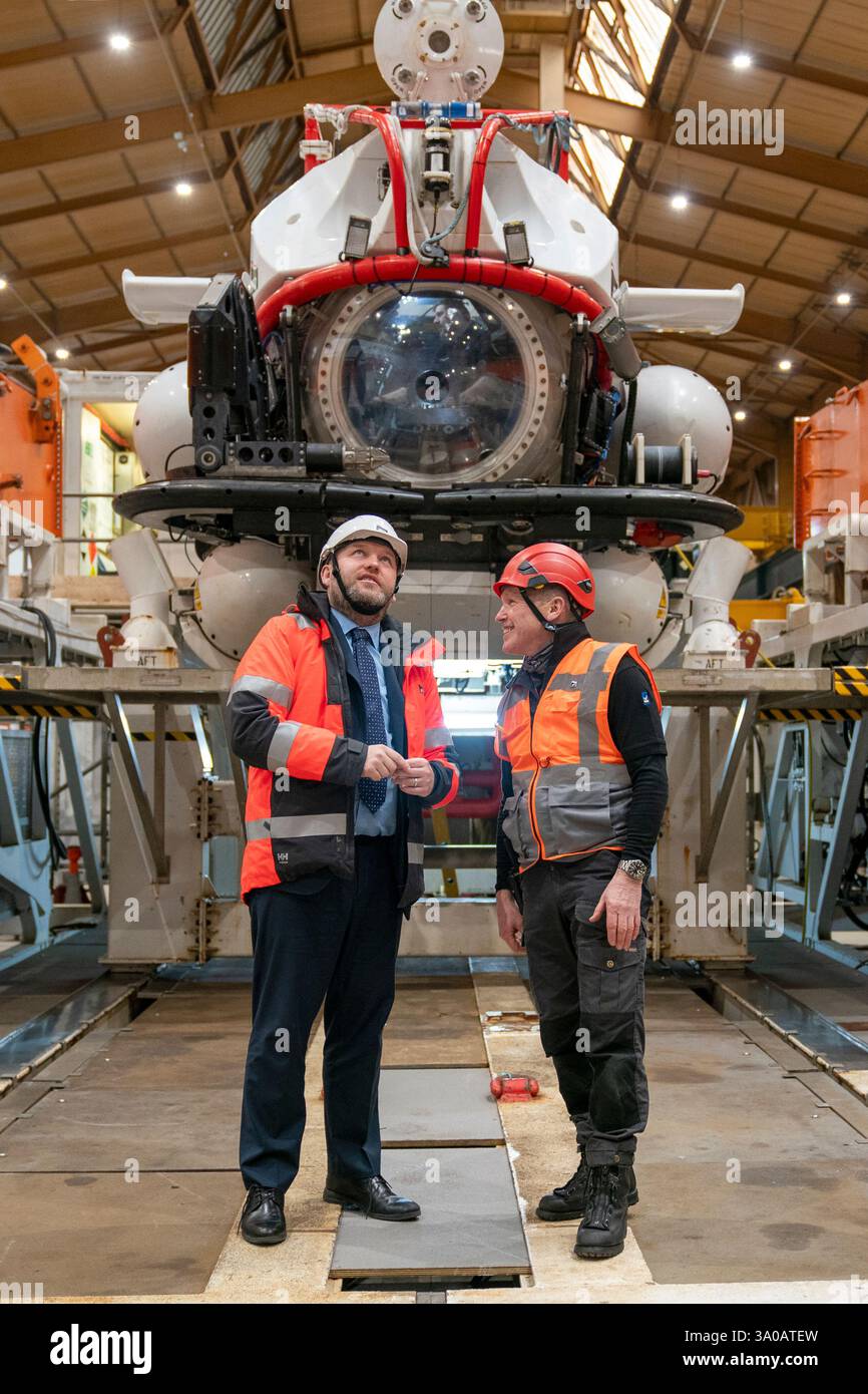 The Scottish Secretary Ian Murray (left) with Head of Operations ...