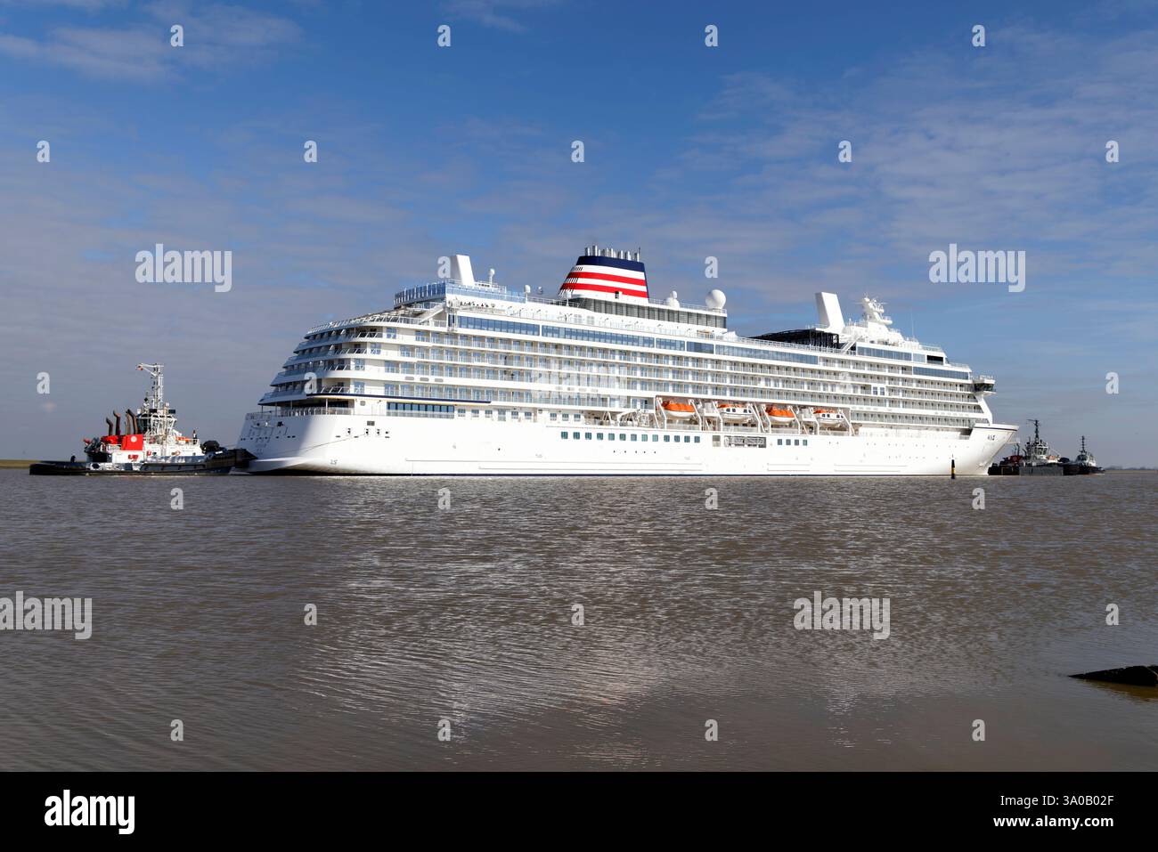 The cruise ship Asuka III passes through the Ems near Ditzum on March 3 ...