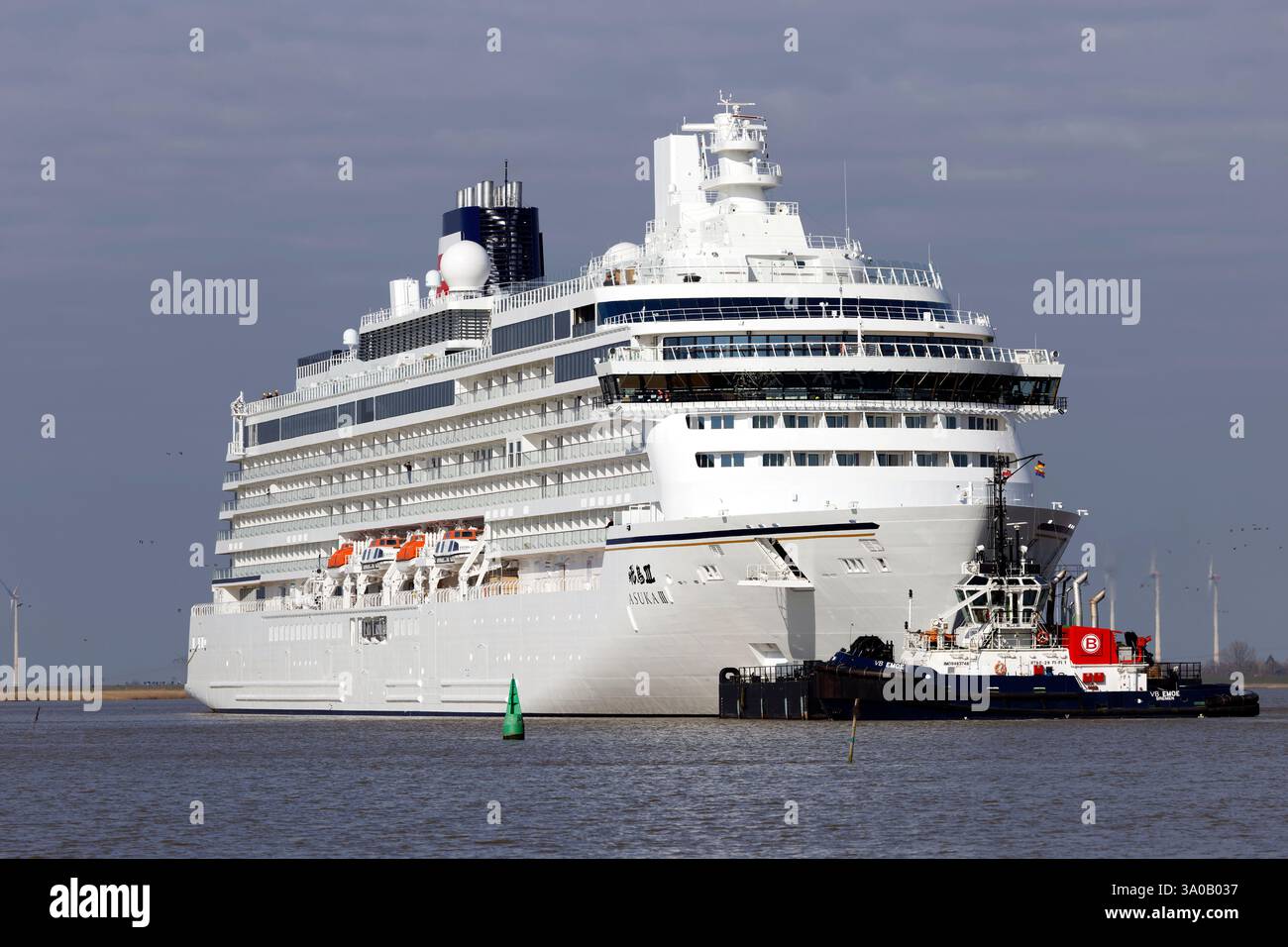 The cruise ship Asuka III passes through the Ems near Ditzum on March 3 ...